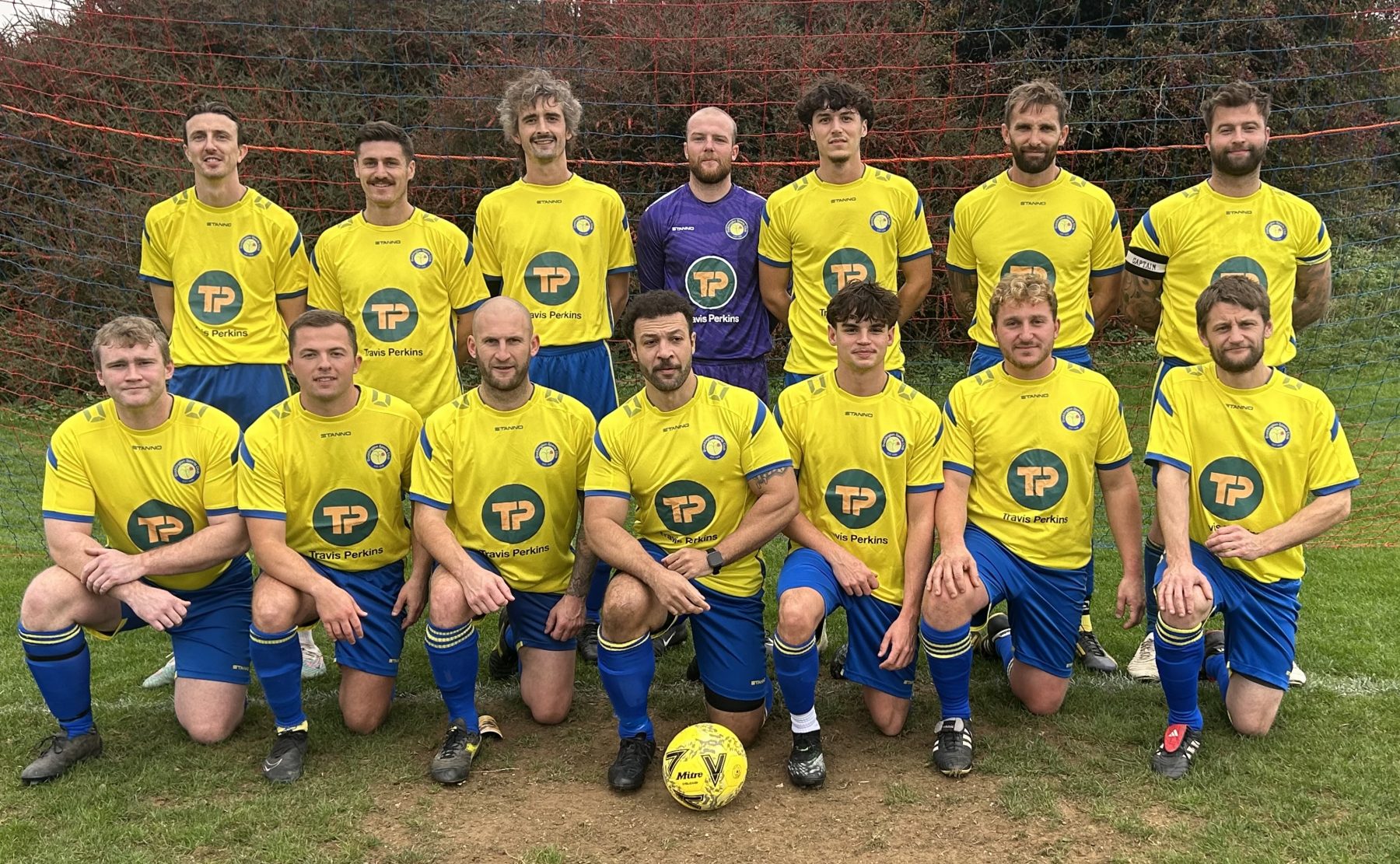 Travis Perkins sponsors Oxfordshire football team - Builders Merchants ...